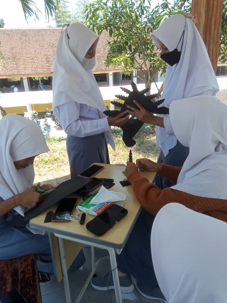 MEMBENTUK KARAKTER PESERTA DIDIK MELALUI P5 - SMK MUHENDO